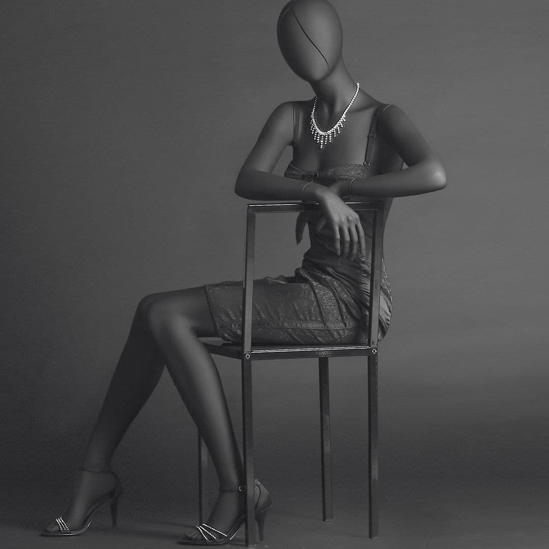 Female display mannequin - 32 PURE - WINDOW FRANCE - abstract / seated ...