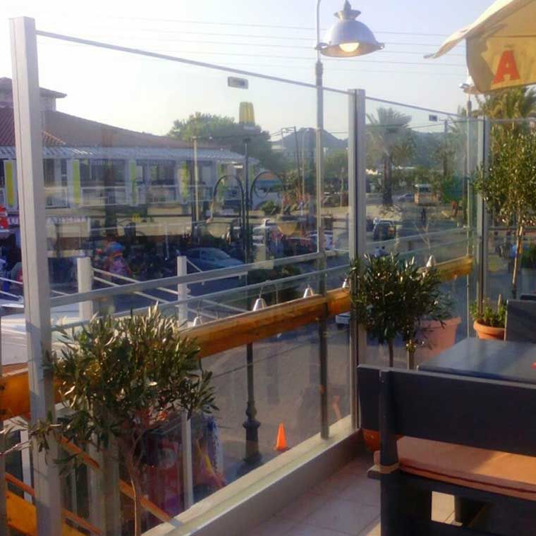 Glass windbreak panel - SYSTEM MW 40 - Salinox - aluminum / commercial