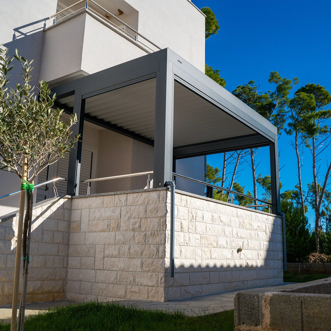 Wall-mounted pergola - SL 160/28 - Soltec - self-supporting / metal ...