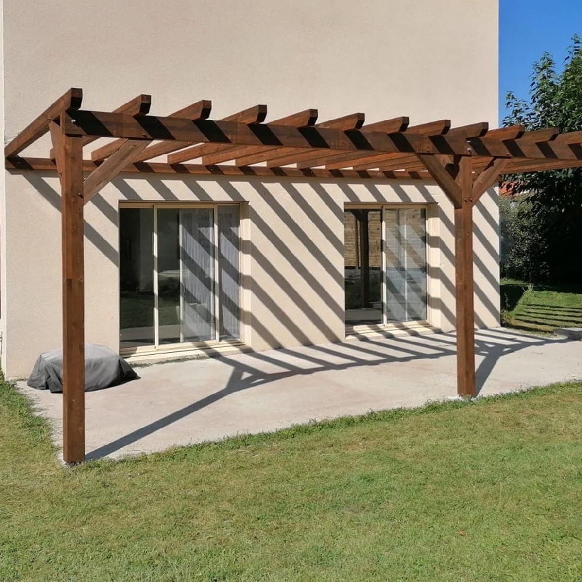 Self-supporting pergola - LA ROCHELLE - MODULAND - wall-mounted ...