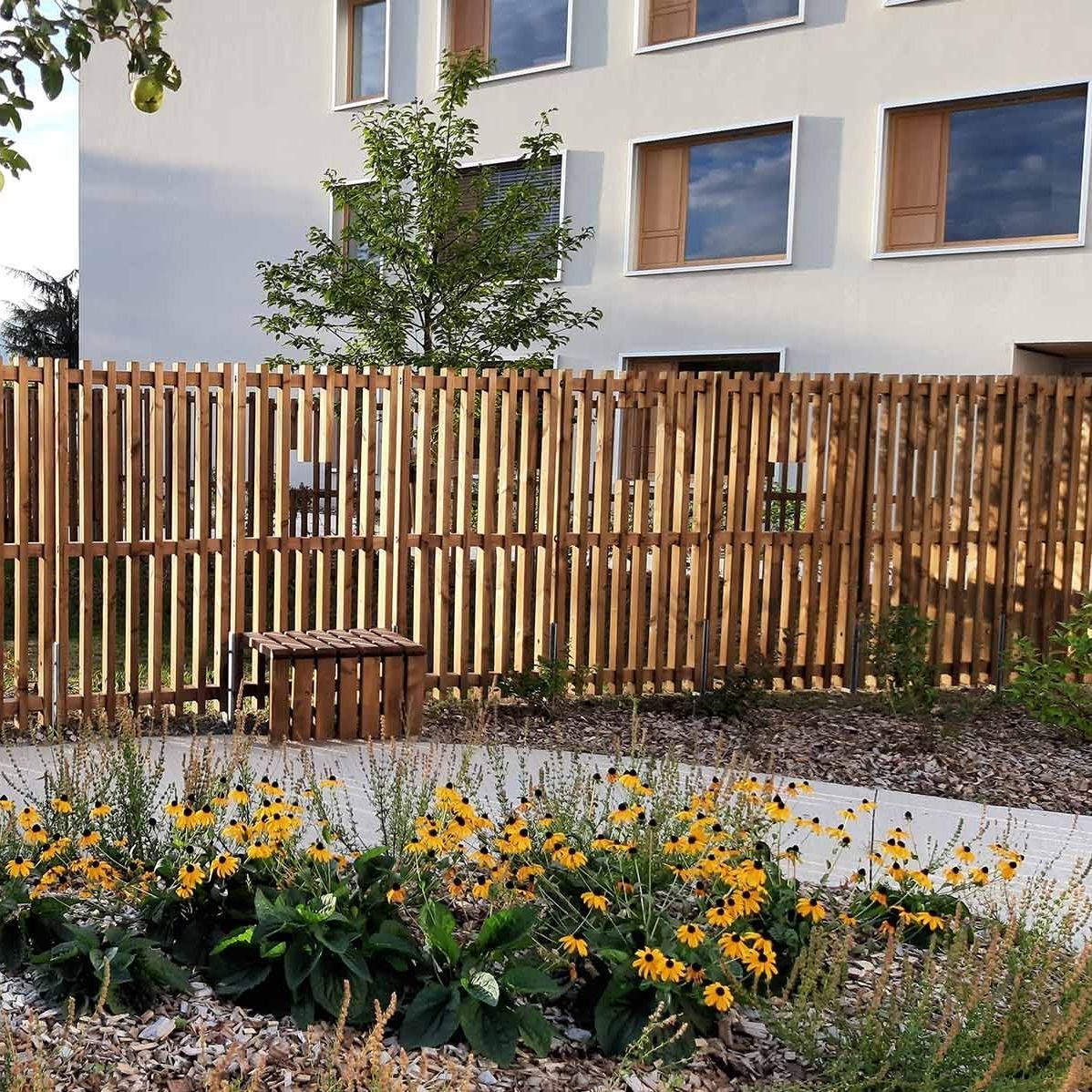 Louvered fence - SURESNES - MODULAND - commercial / wooden / rectangular