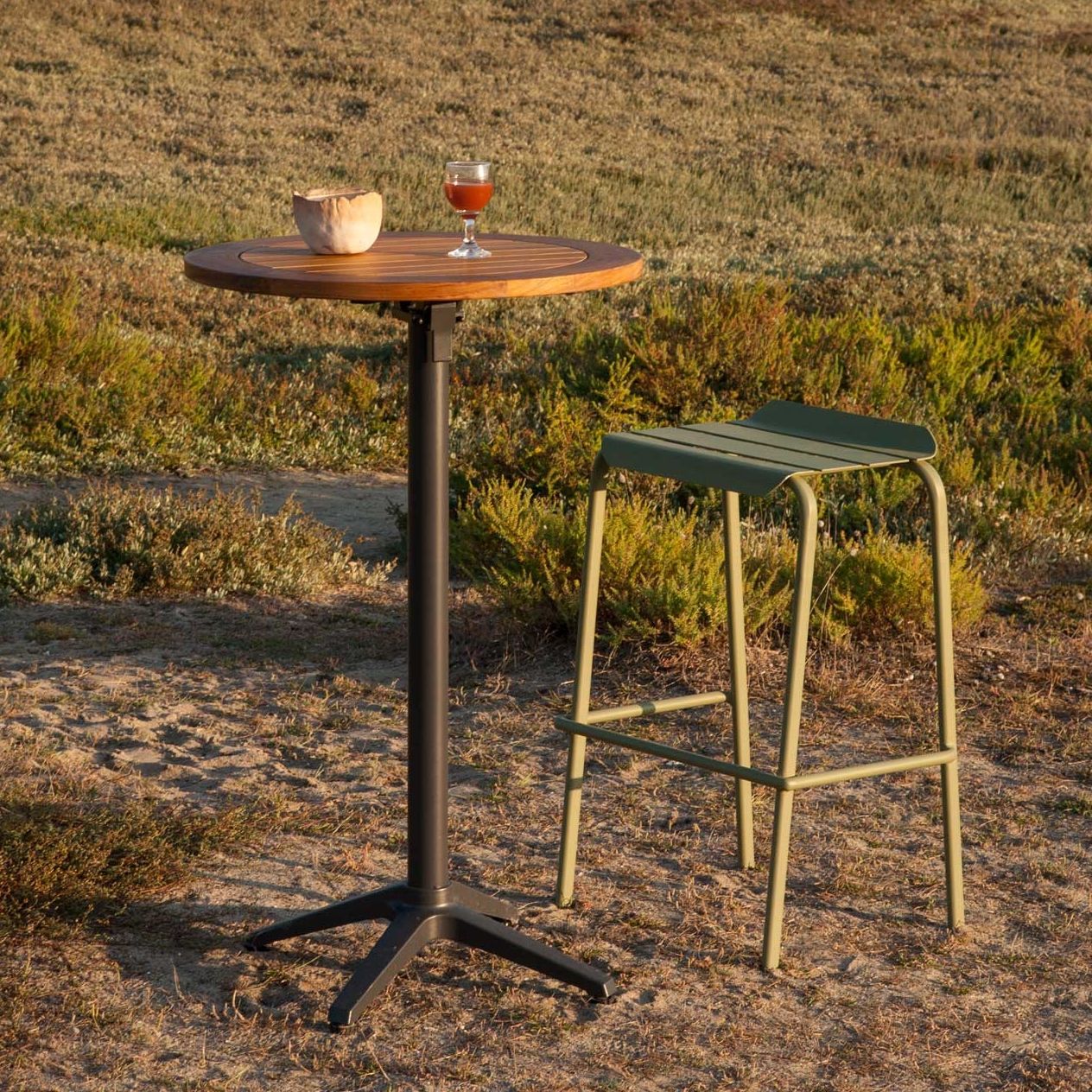 Contemporary high bar table - TYPON - Ezeis - teak / metal base / round