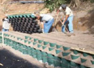 Erosion control geocell - GEOWEB® RETAINING WALLS - Presto Geosystems ...