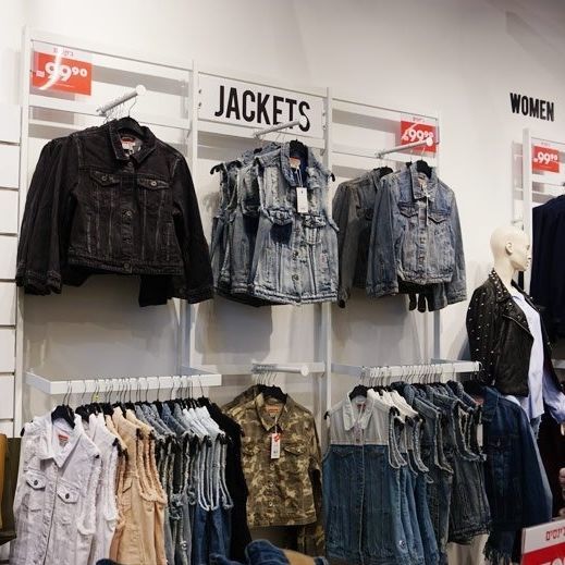 Clothing display rack - VRKWH2F-4SH-2H - UDIZINE.com - wall-mounted ...