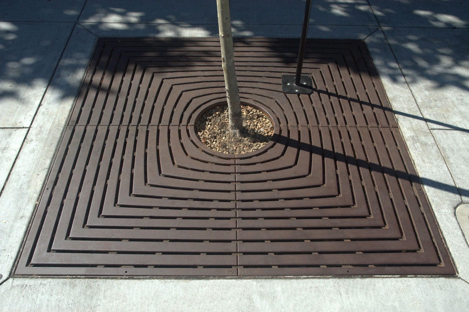 Square tree grate - DIVISADERO - DIX60DIAI99TG - IRON AGE DESIGNS ...