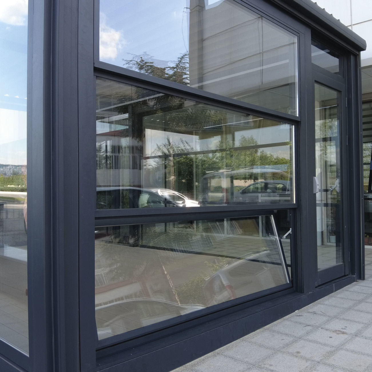 Glass windbreak panel - TRIPLE MOTION PLATINUM - BYART GROUP - commercial