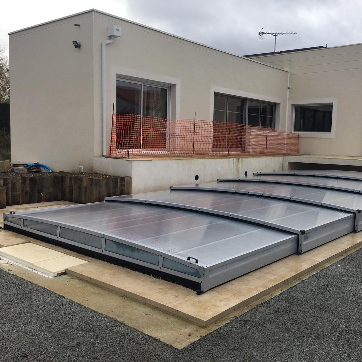 Low swimming pool enclosure - JULIA - planetabri - telescopic ...