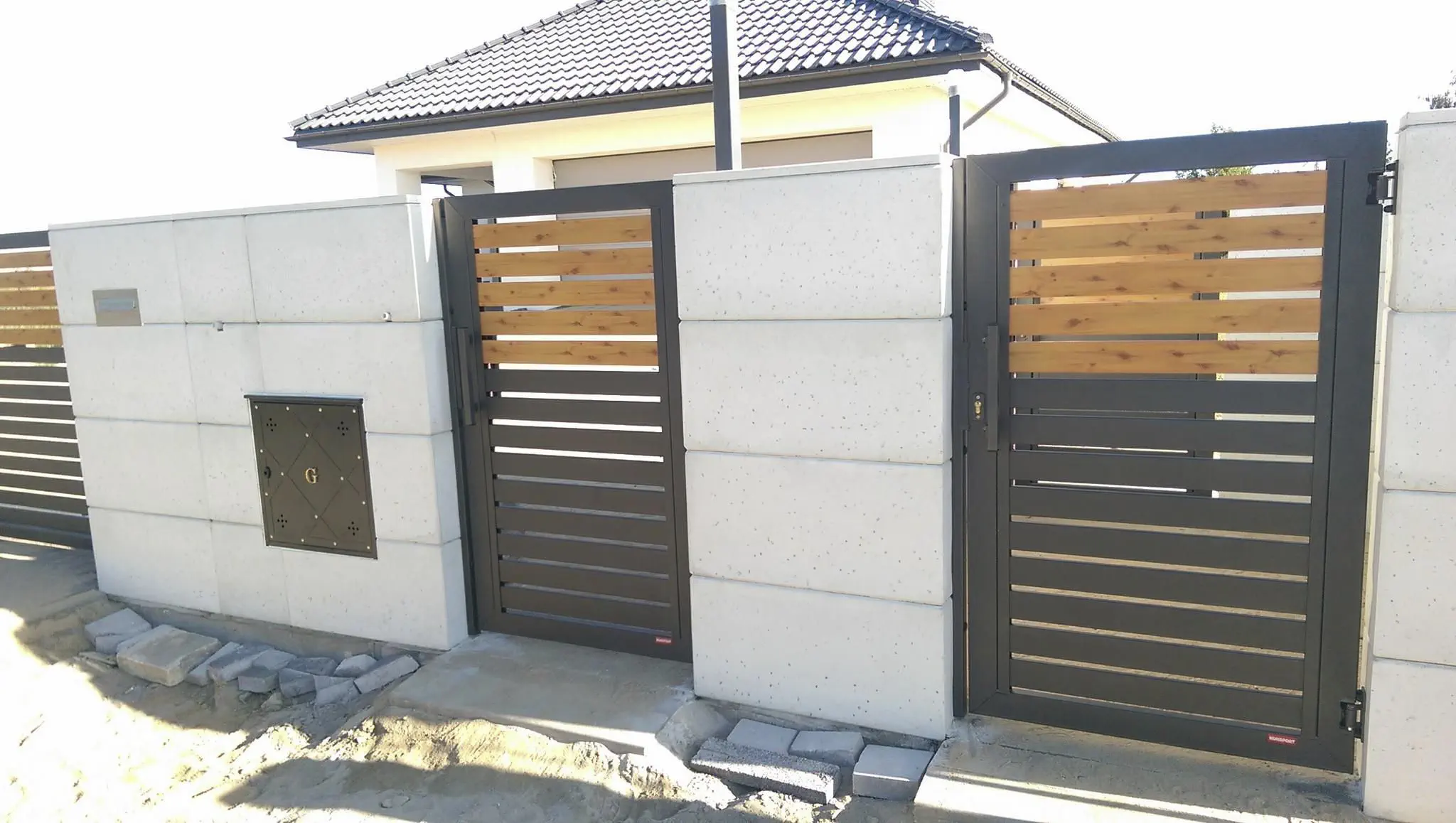 Hollow Block With Fence