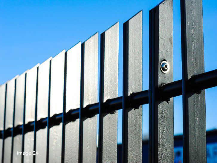 Public space fence - FLAT INFILL - ALPHA RAIL - bar / metal