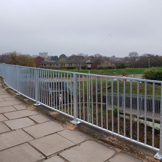 Bar fence - PEDESTRIAN PARAPET - ALPHA RAIL - for public spaces / metal ...