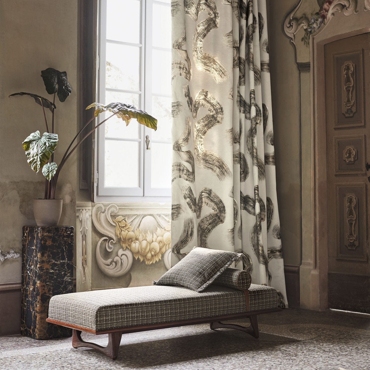 Upholstery fabric - TSAURI GILT - BLACK EDITION - patterned / satin ...