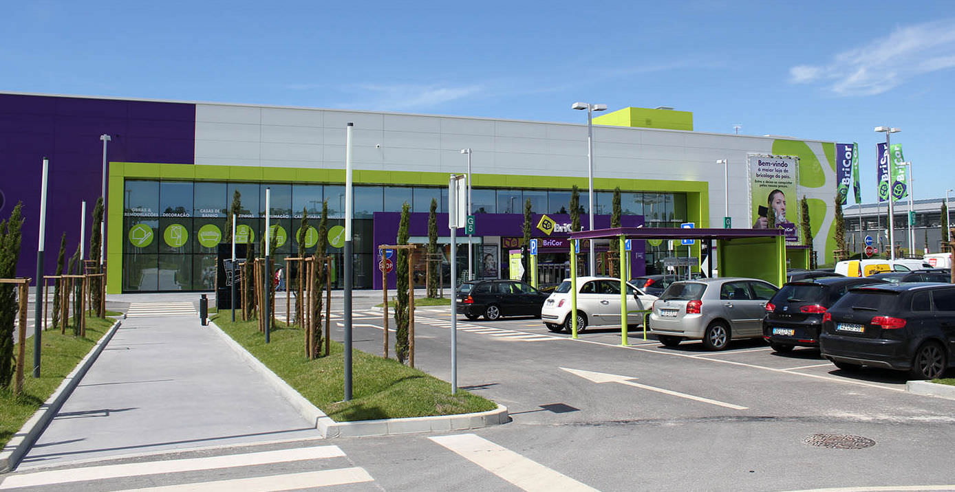 Panel cladding - SHOPPING CENTRE BRICOR NASSICA - ALUCOBOND - aluminum ...