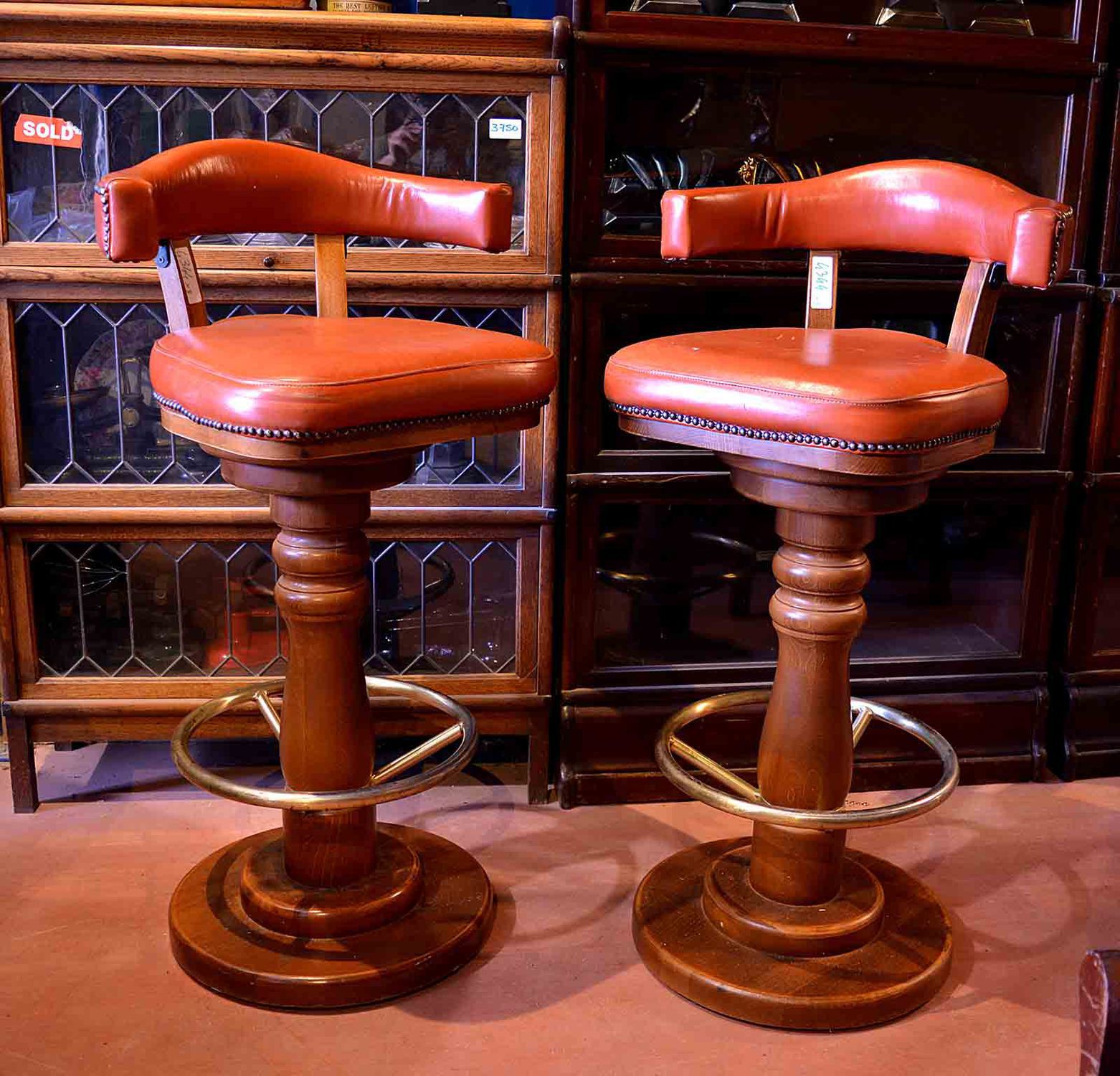 Traditional bar stool - Vintage - Harleq - leather / brass base ...