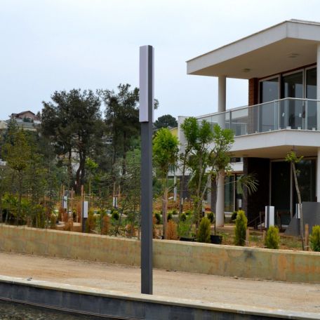 Minimalist design light column - IDRANO - BSI LIGHTING TECHNOLOGIES INC ...