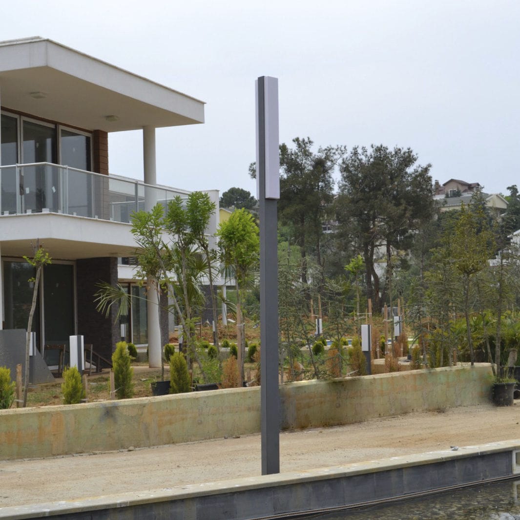 Minimalist design light column - IDRANO - BSI LIGHTING TECHNOLOGIES INC ...