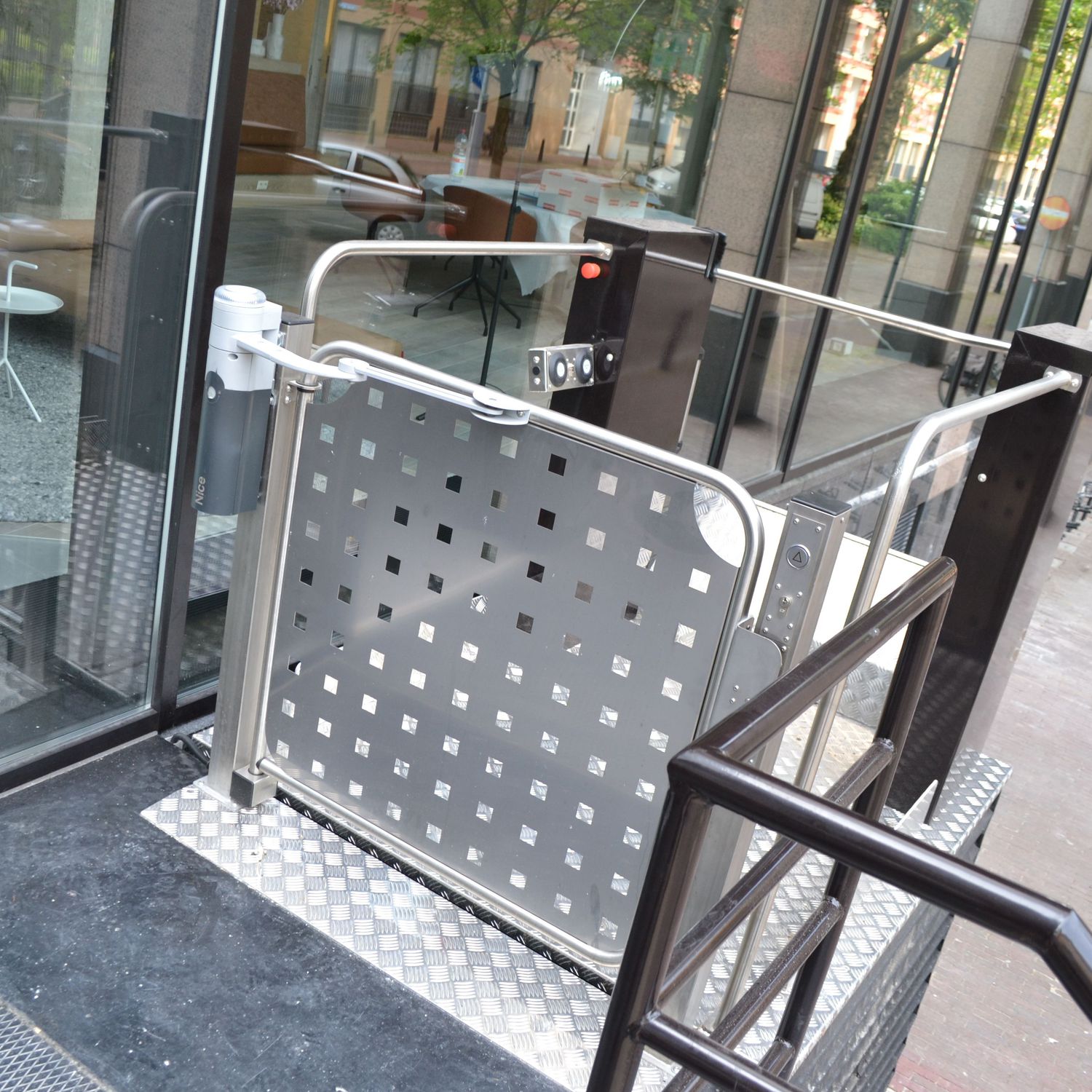 Swing door automation - liftwerk