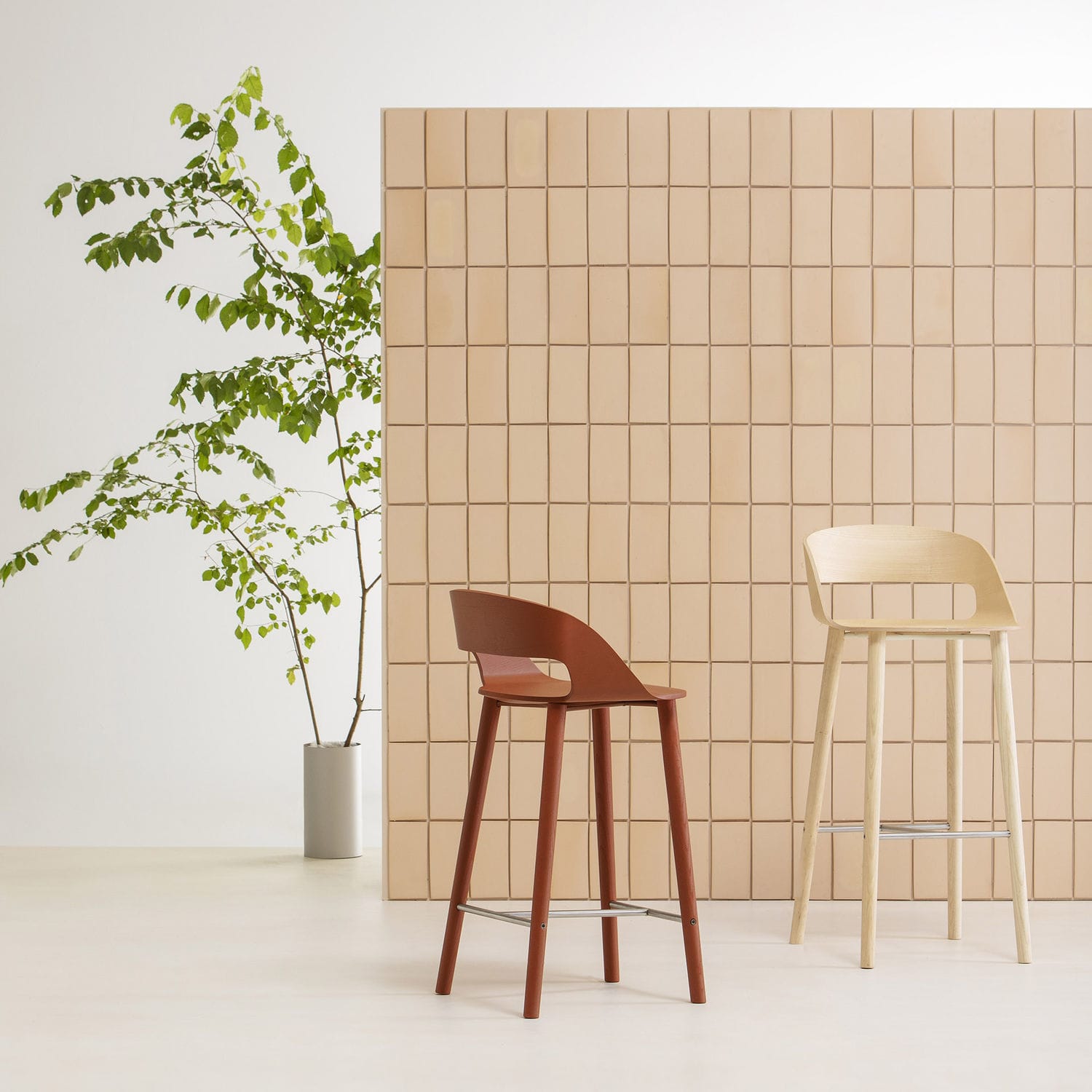 Contemporary bar stool - GOOSE - Vergés - ash / steel / wooden base