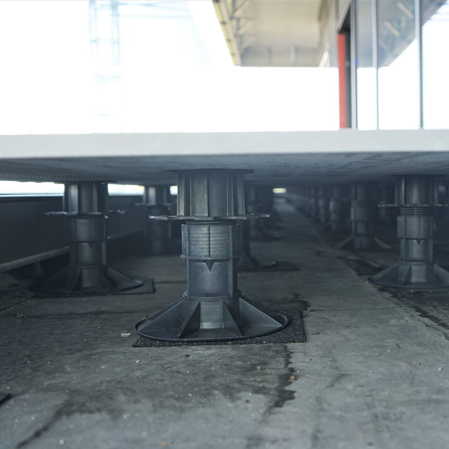 Recycled plastic raised floor pedestal - AF100 - SOLIDOR - high ...