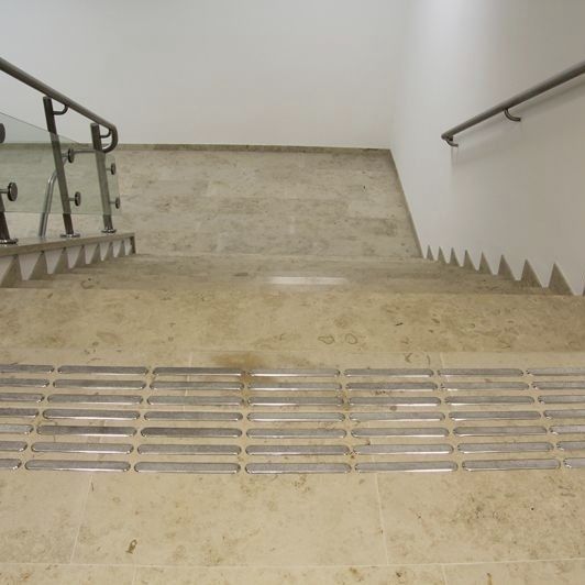 Stainless steel tactile guidance paving - P2 - OLEJÁR spol. s r.o ...