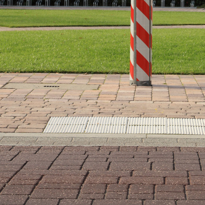 Sidewalk edge - Bivois - concrete / linear