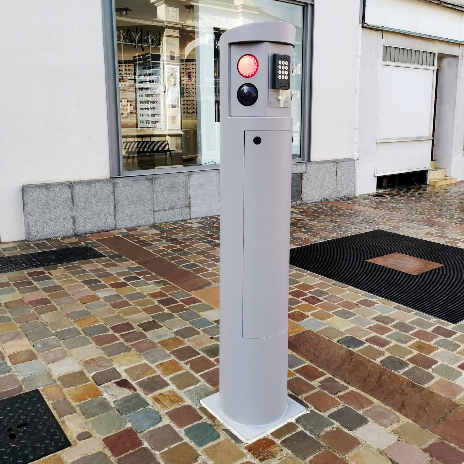 Access control bollard - Cylindrus - BORNES ESCAMOTABLES ET SYSTEMES ...
