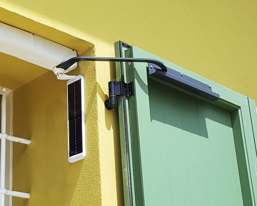 Swing shutter automation - PERSY - DUCATI HOME AUTOMATION - solar-powered