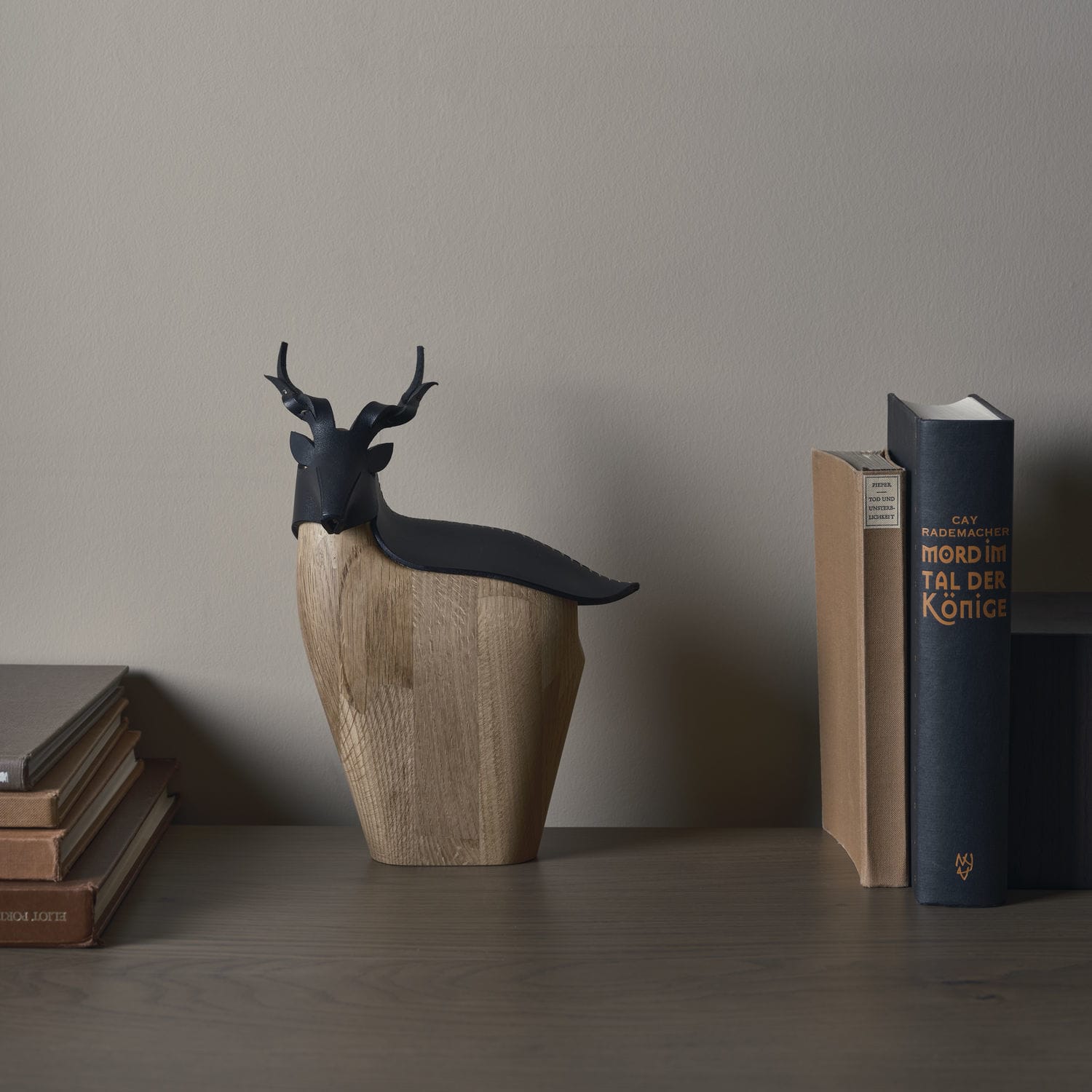 Ash sculpture - Ezo Sable - CondeHouse - oak / cowhide / free-standing