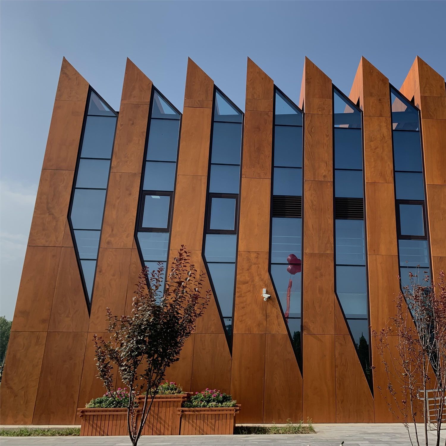 Panel cladding - DEBO HUWAI-HPL™ Compact Exterior Nature Wood01 - DEBO ...
