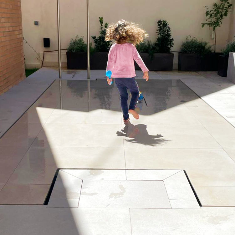 Swimming pool with movable floor - Iguazú - Poolconcept - custom ...