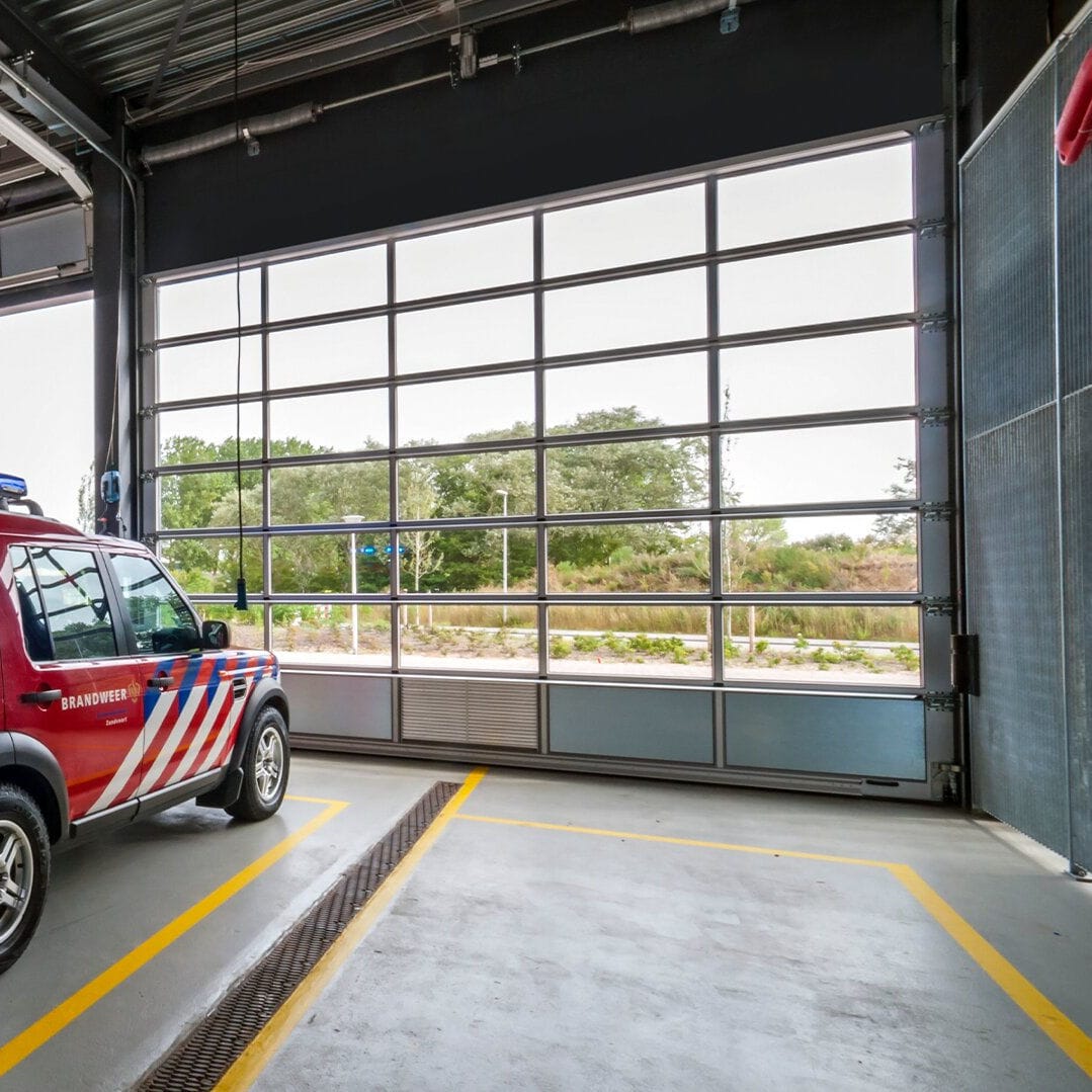 Sectional industrial door - OH1042F - ASSA ABLOY Entrance Systems ...