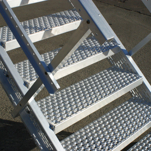 Aluminum step - GRAEPEL - non-slip
