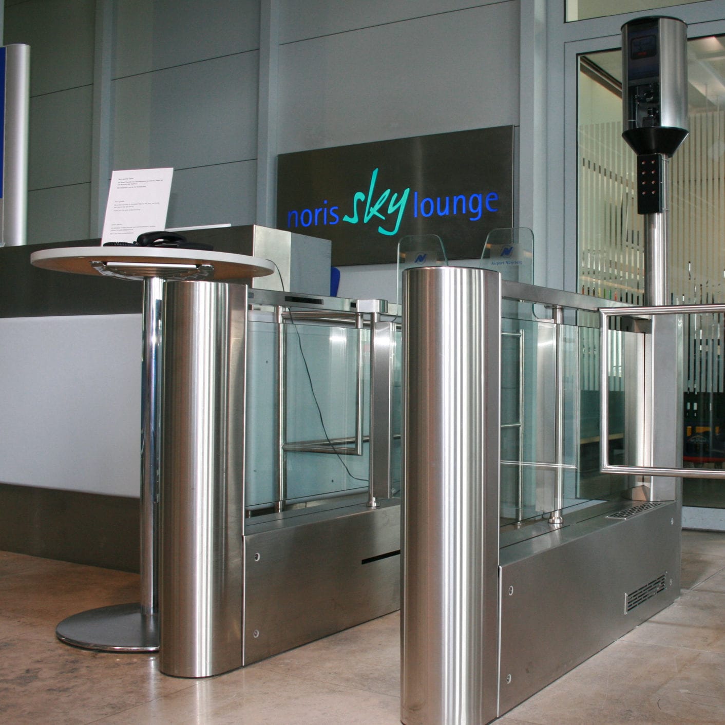 Access control speed gate - AFL - GUNNEBO ENTRANCE CONTROL - glass ...