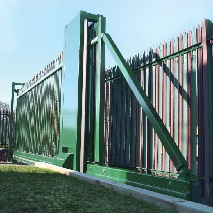 Sliding gate - SAFEGLIDE 2 - HERAS - steel / welded mesh / motorized