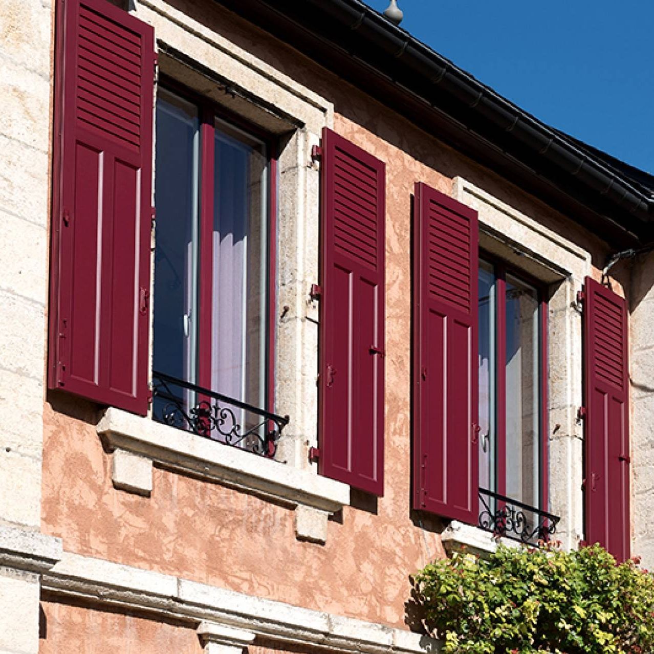 Swing shutter - TRADI - TRYBA - jalousie / aluminum / wood look