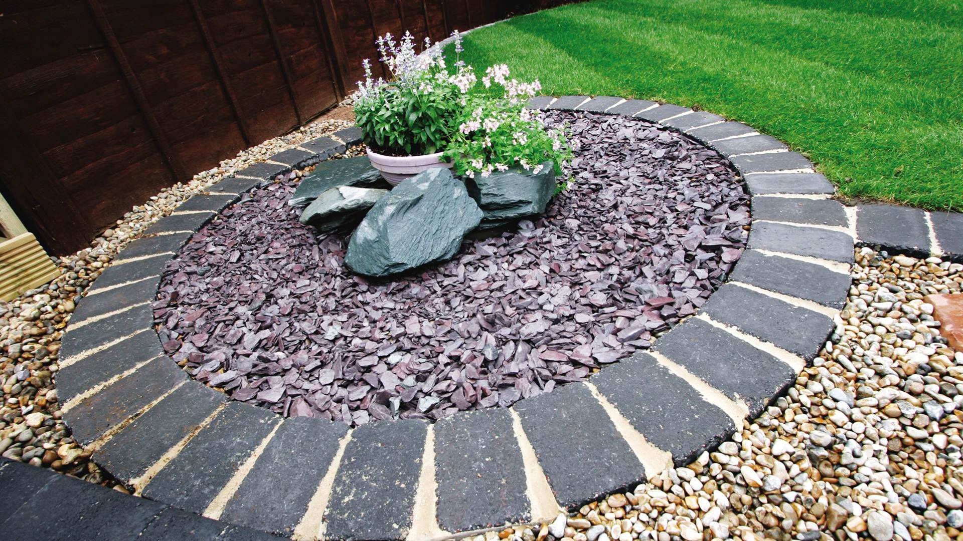 Slate Chippings Front Garden Ideas | Fasci Garden