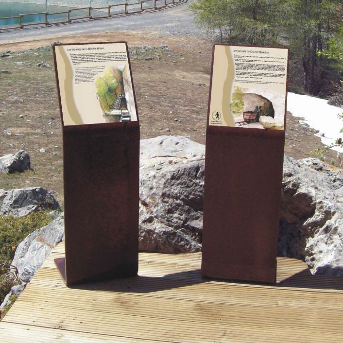 Outdoor display panel - ICARE. - POLYMOBYL - aluminium / steel ...