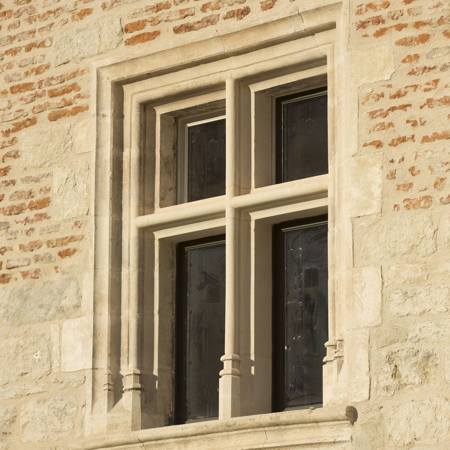 Stone window frame - RENAISSANCE - OCCITANIE PIERRES