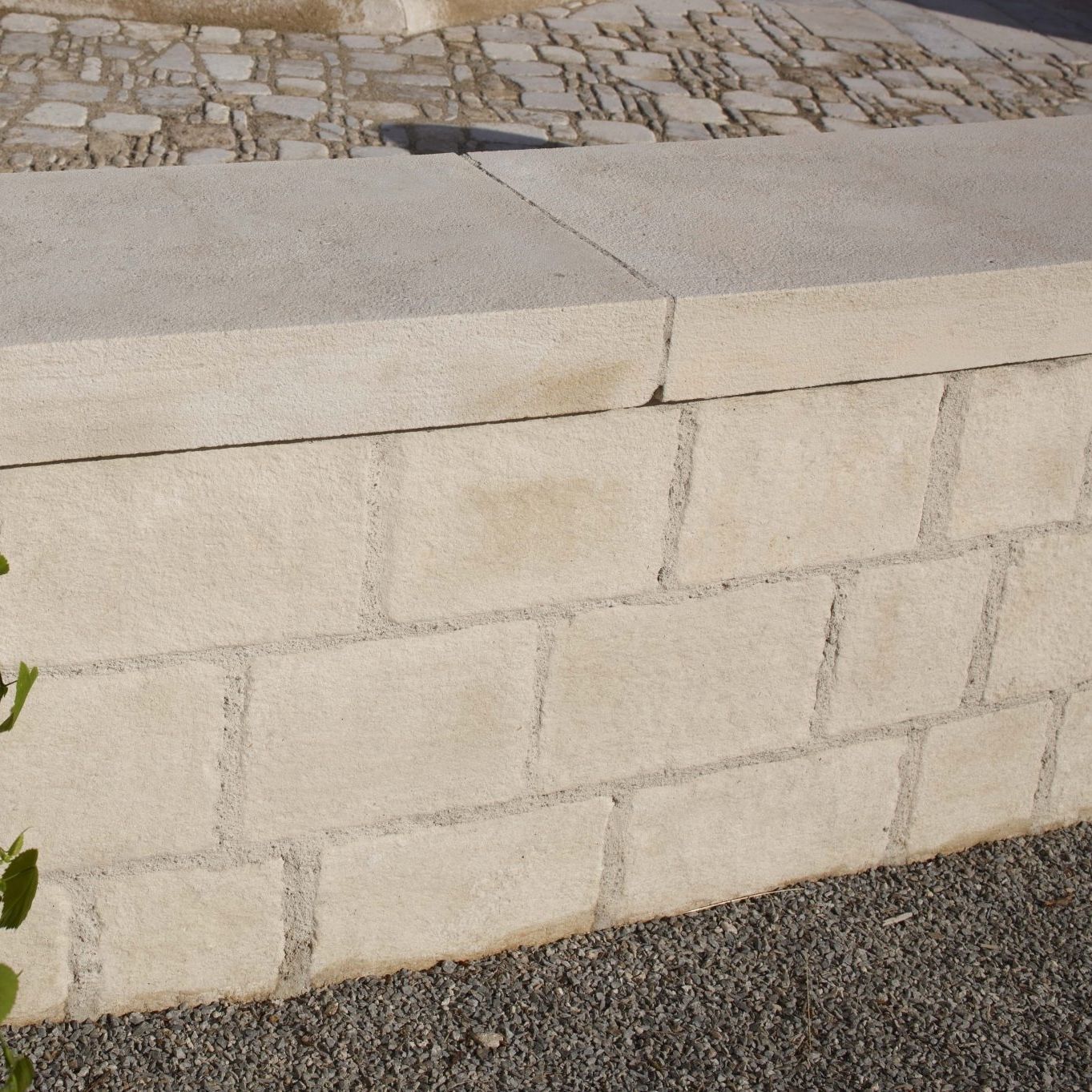 Garden enclosure wall coping - AUBEROCHE QUERCY - OCCITANIE PIERRES - stone