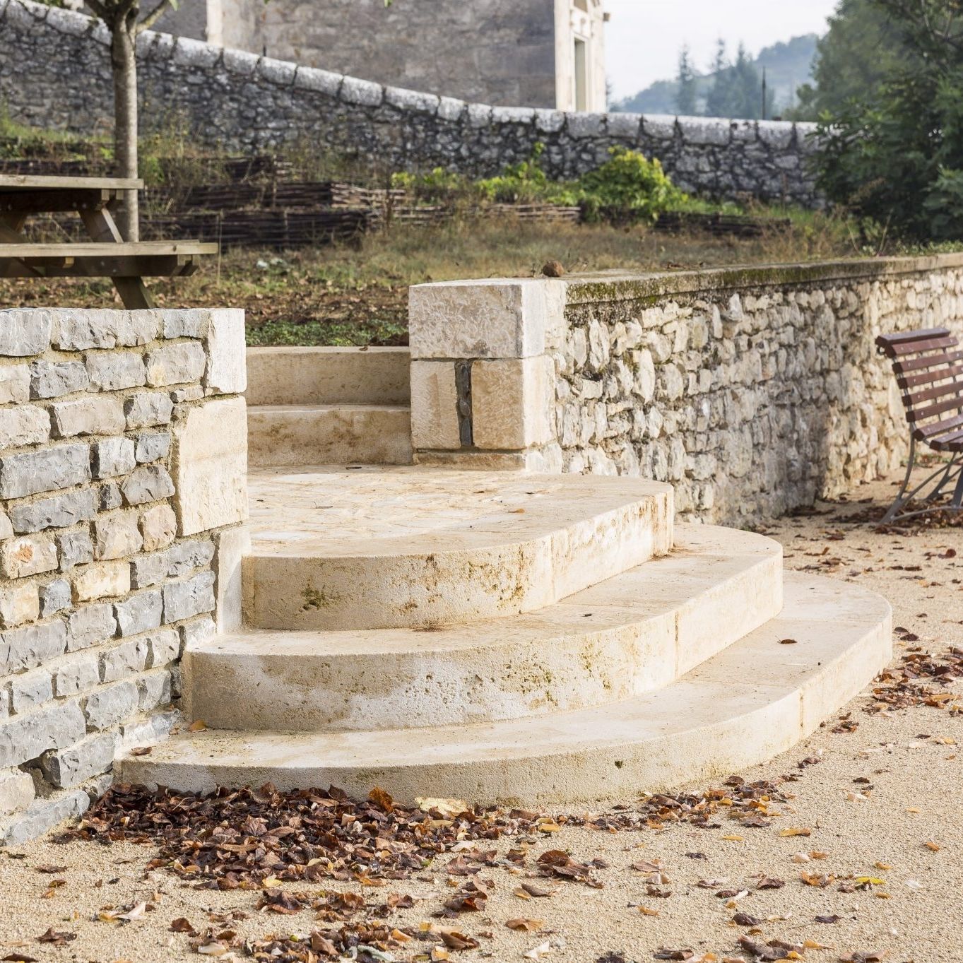 Straight stairs - AUBEROCHE - OCCITANIE PIERRES - stone step / concrete ...
