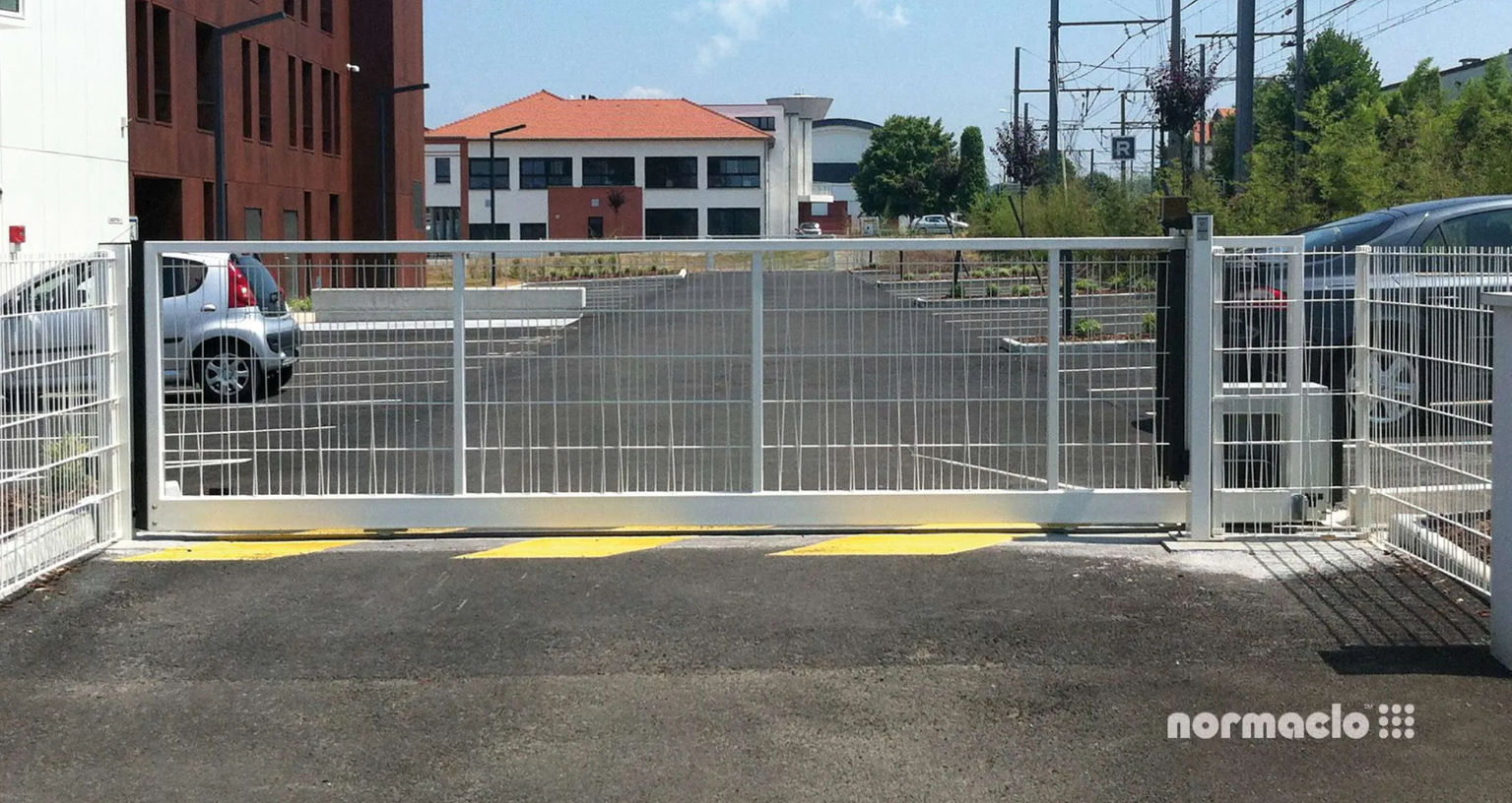 Roller gate - OOBAMBOO™ - NORMACLO - galvanised steel / powder-coated ...