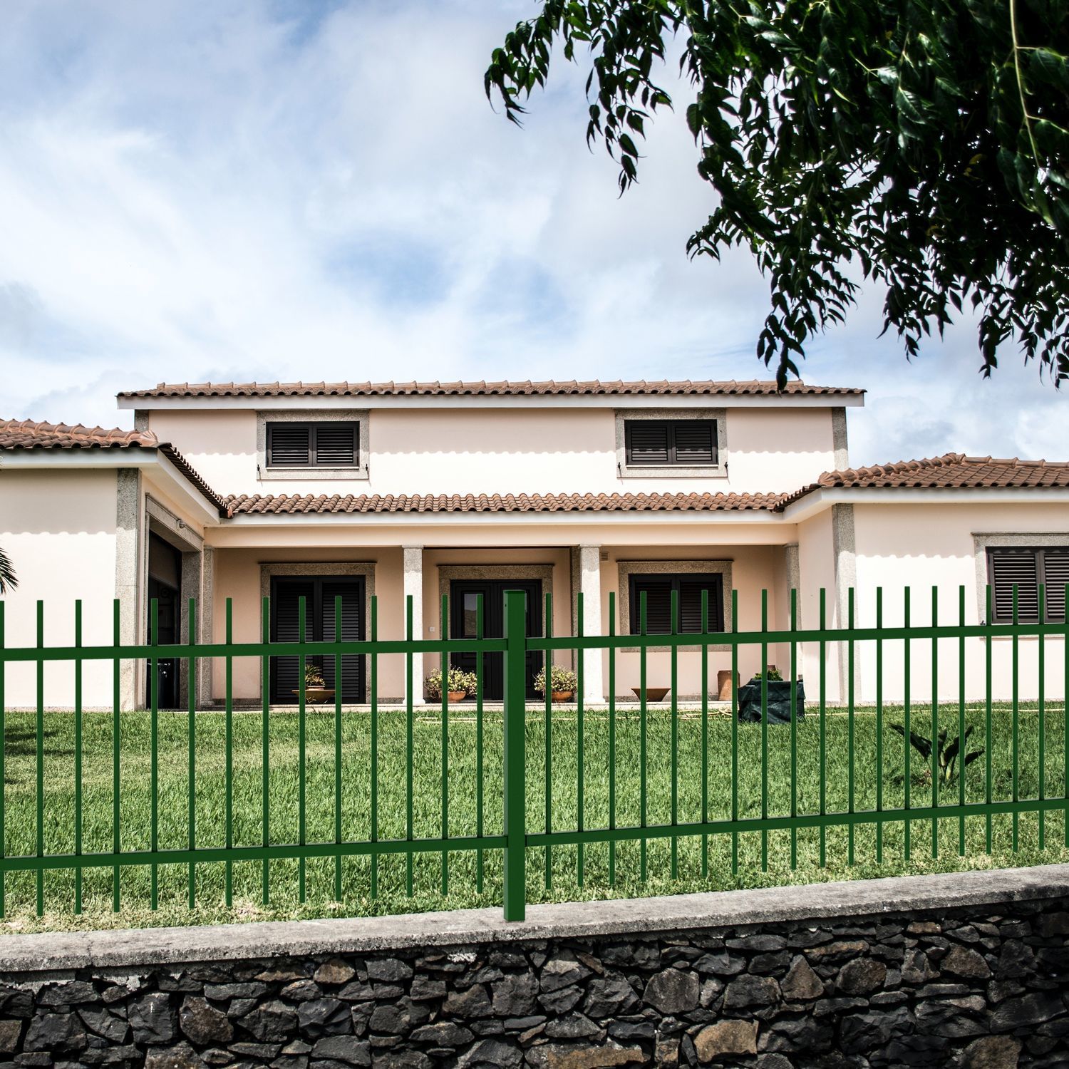 Fence with bars - TUBO PASANTE PLUS - Moreda Riviere Trefilerías ...