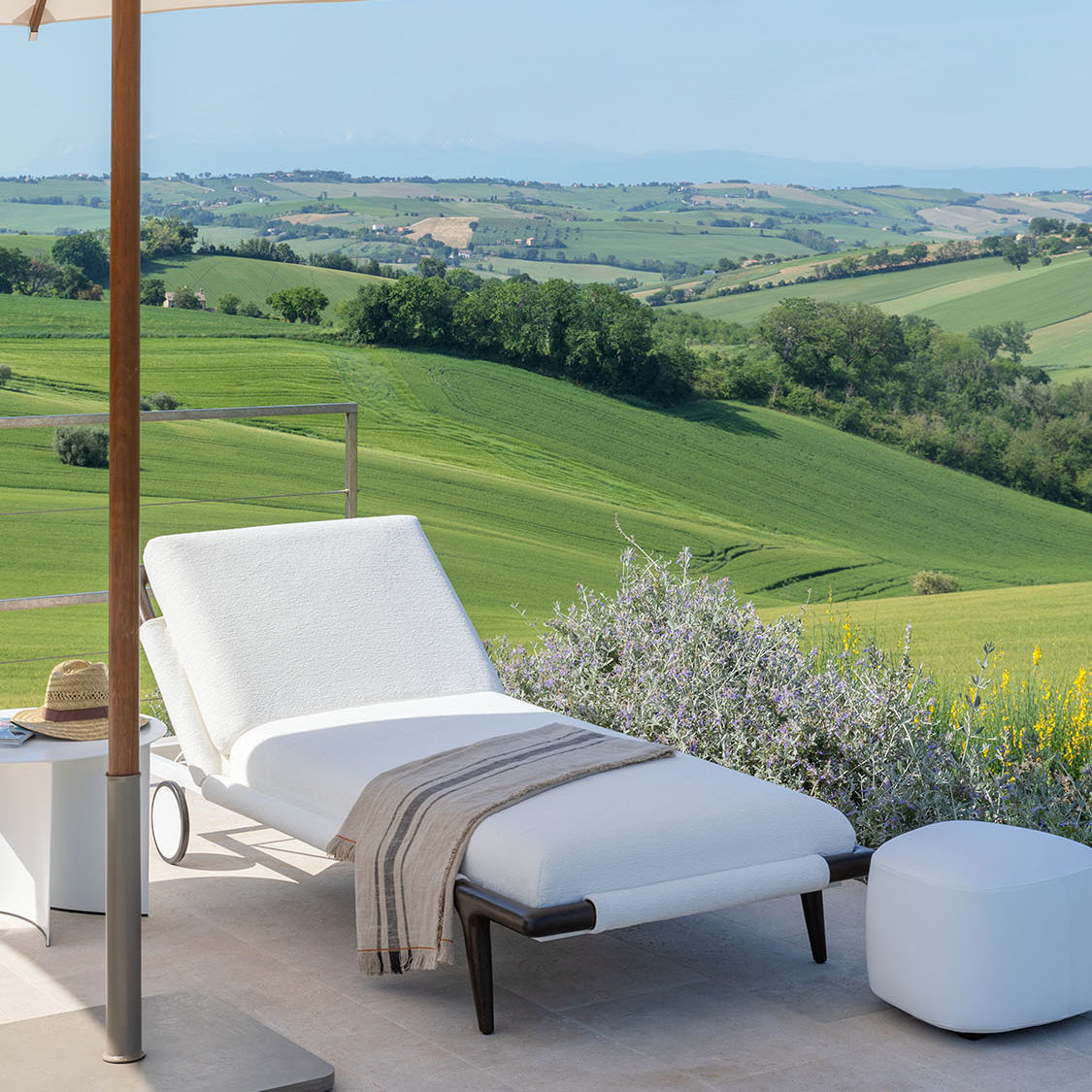 Contemporary sun lounger - Gaudì - Flou - fabric / aluminum ...