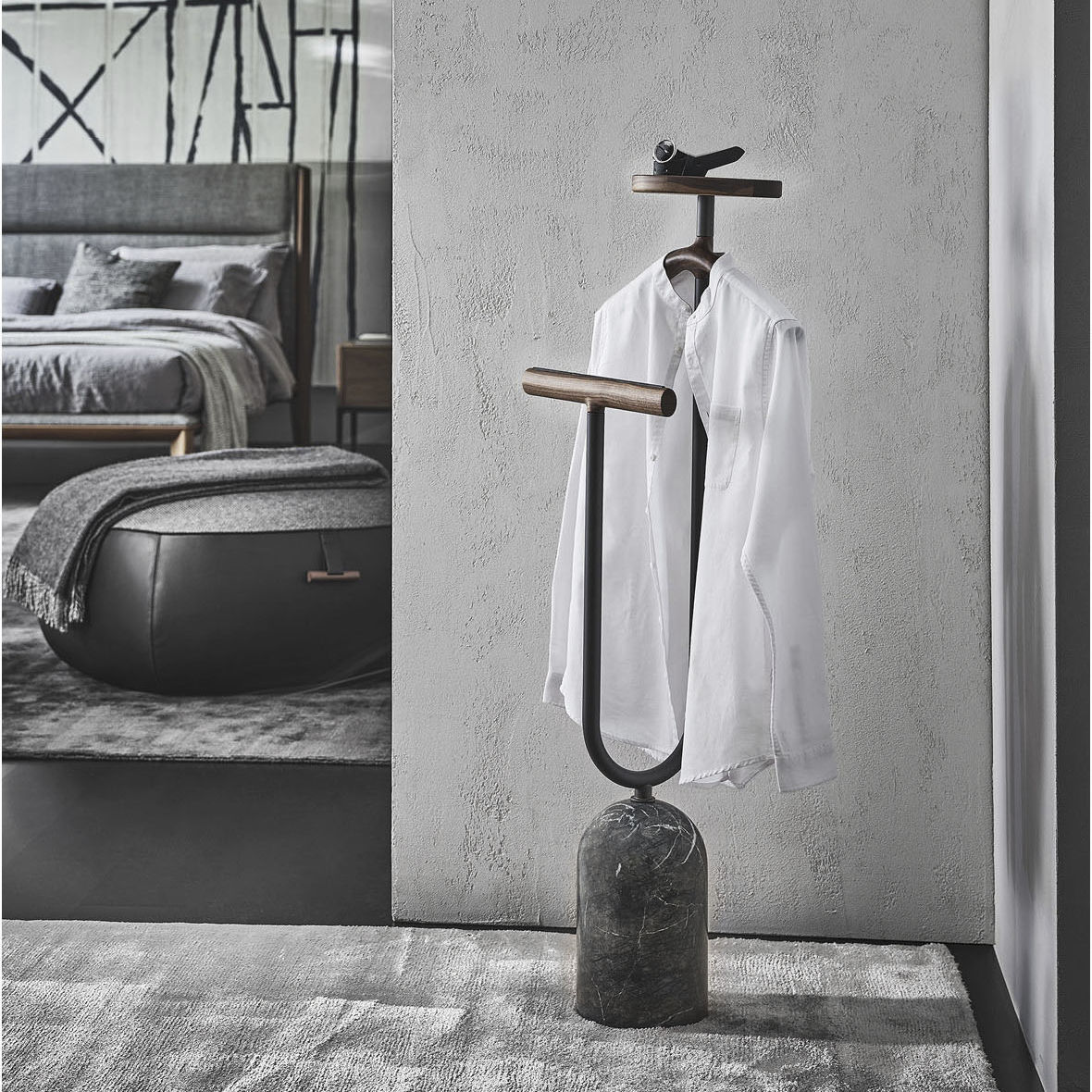 Floor-standing valet stand - EKERO - Porada - metal / walnut / leather