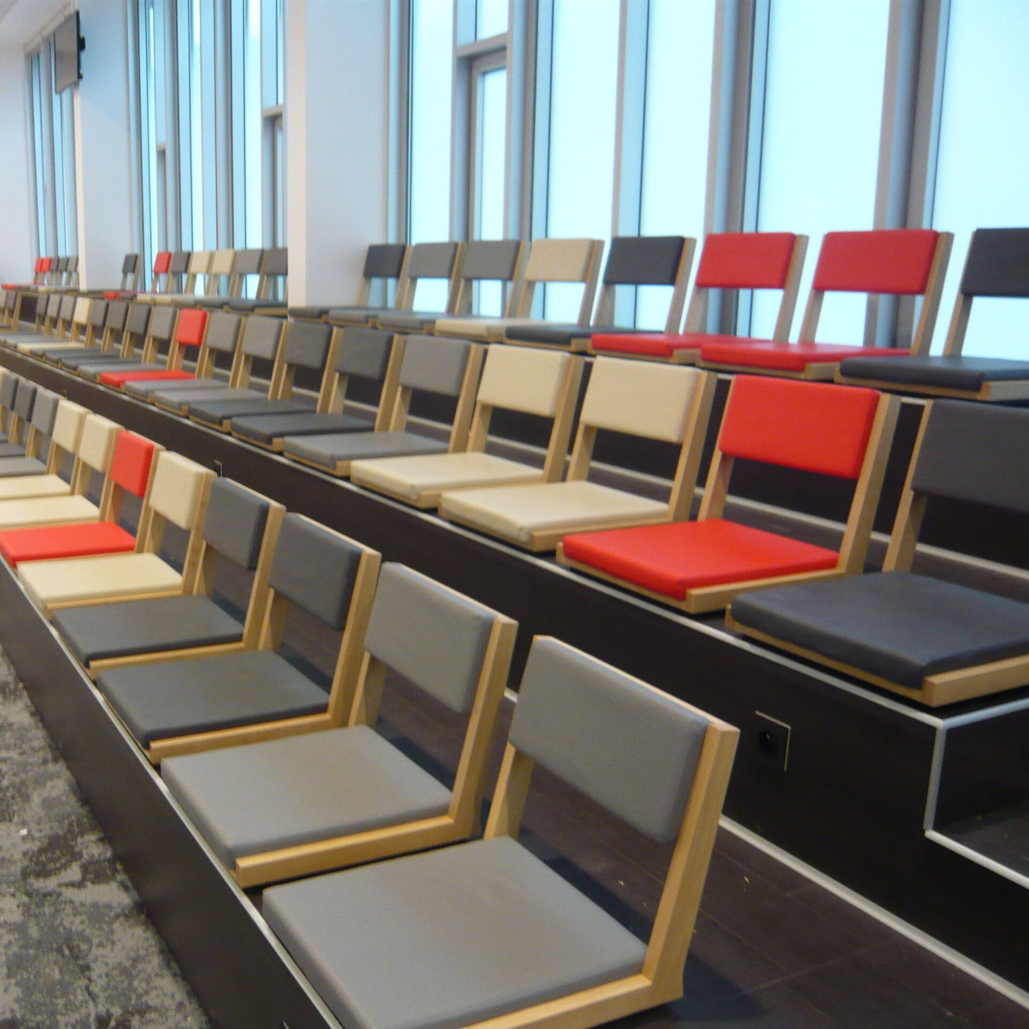 Prefab stadium seating - ROOM 26 - SDC_lab - oak / fabric / straight