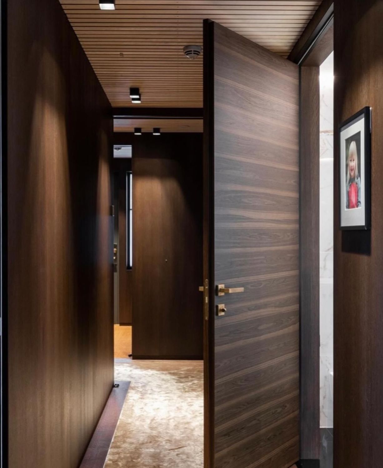 Interior door - Surface 50 (rasomuro) - TreP Srl - oak / wood veneer / aluminum