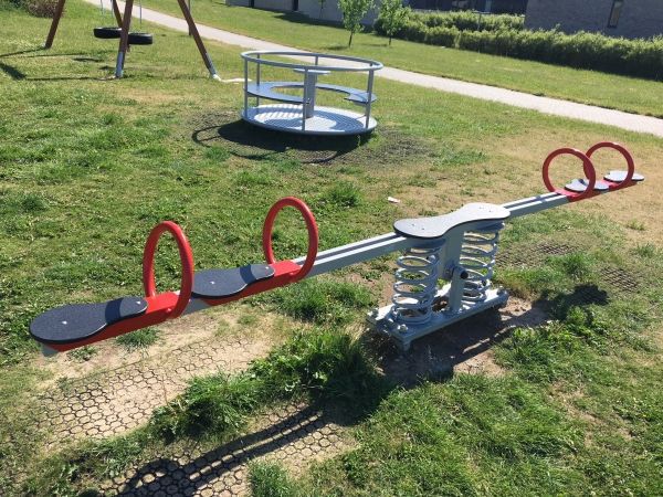 Swing seesaw - 11322 - Lars Laj - HDPE / powder-coated steel ...