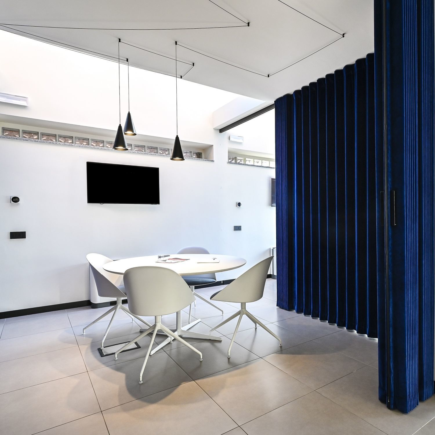 Folding partition - lateral opening - Dooor srl - sliding / modular ...