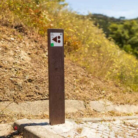 Road sign pole - CYCLIN' CENTERS - Floema - recycled plastic