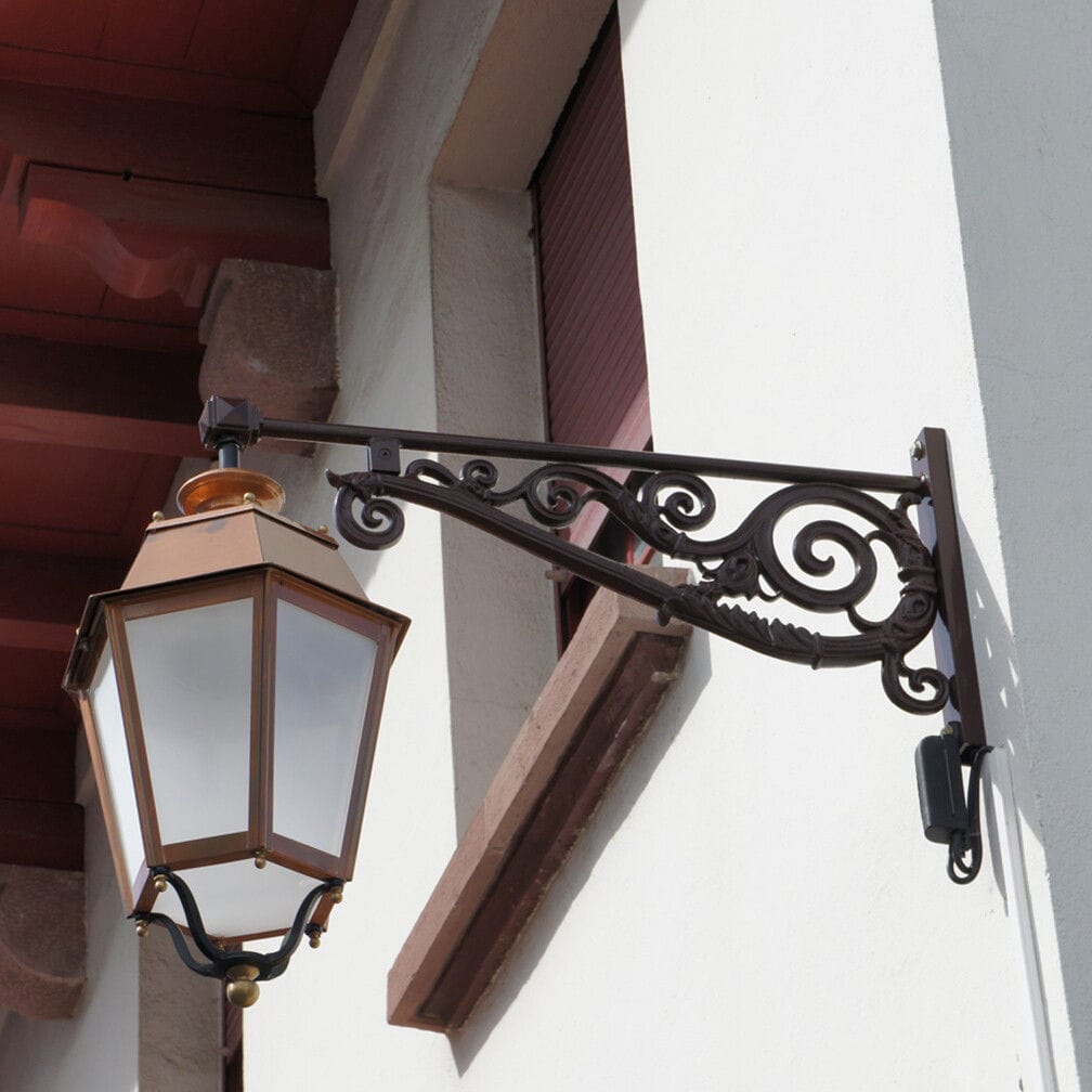 Cast aluminum lamp post arm - LEOPOLD II - ECLATEC International