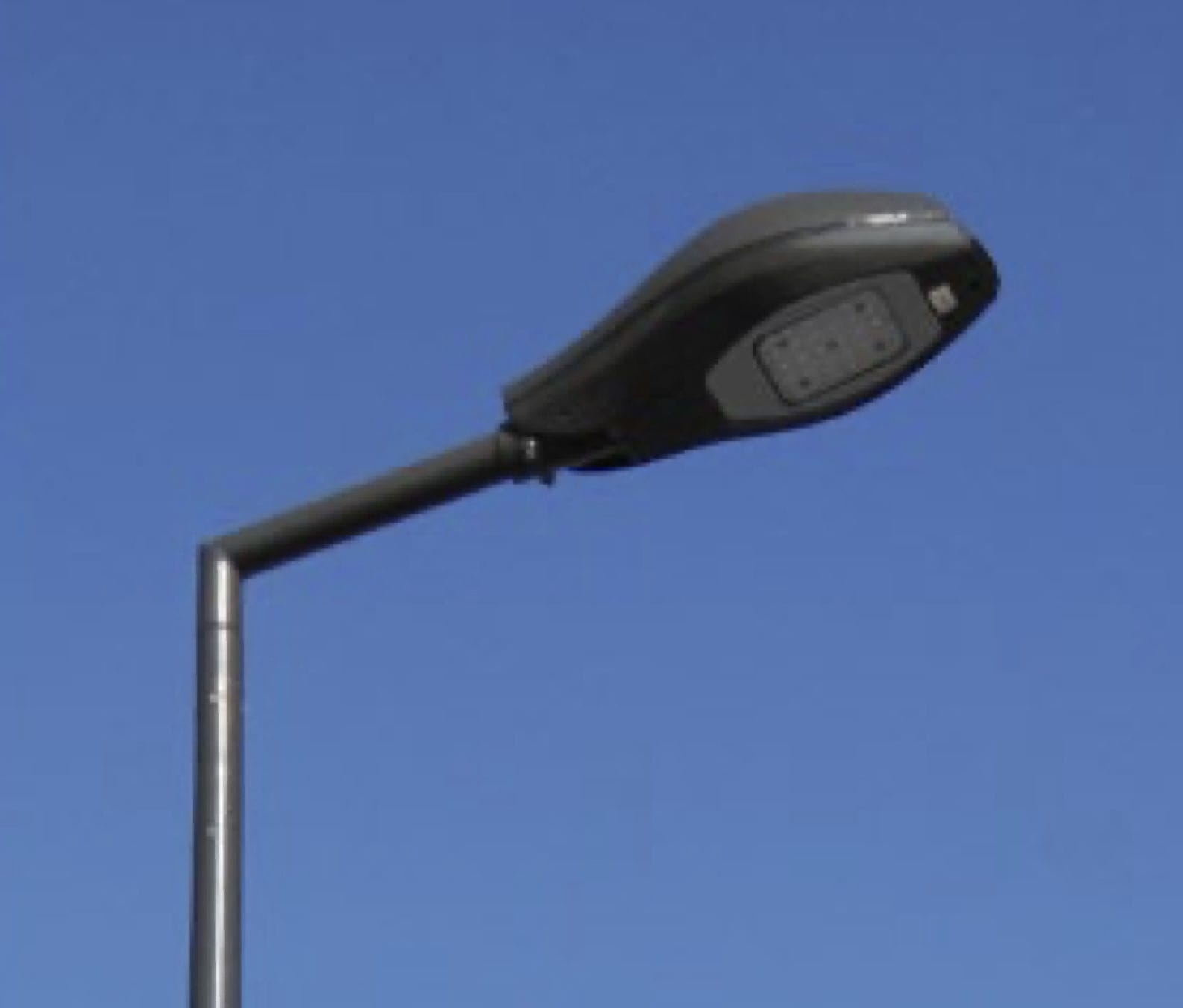 Galvanised steel lamp post arm - KCC / RCE - ECLATEC International